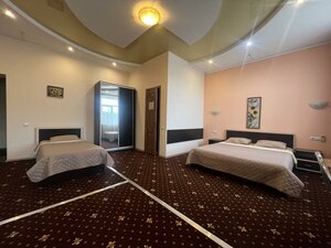 Yuzhny Dvorik (улица Чкалова No:18), otel  Kerç'ten