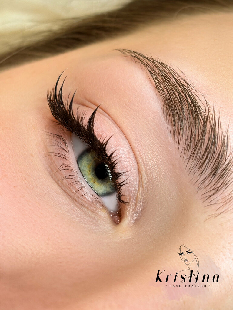 Kaş ve kirpik salonu Kristina, Soçi, foto