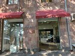 Bugatti Yerevan (Baghramyan Avenue No:58), giyim mağazası  Erivan'dan