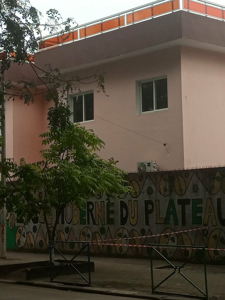 Ortaokul Lycée moderne du plateau, Abican, foto