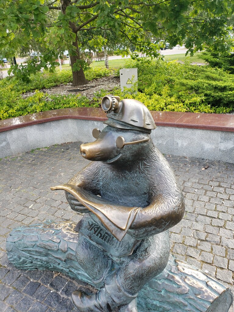 Park, sokak heykeli Krot-šachcier, Salihorsk, foto