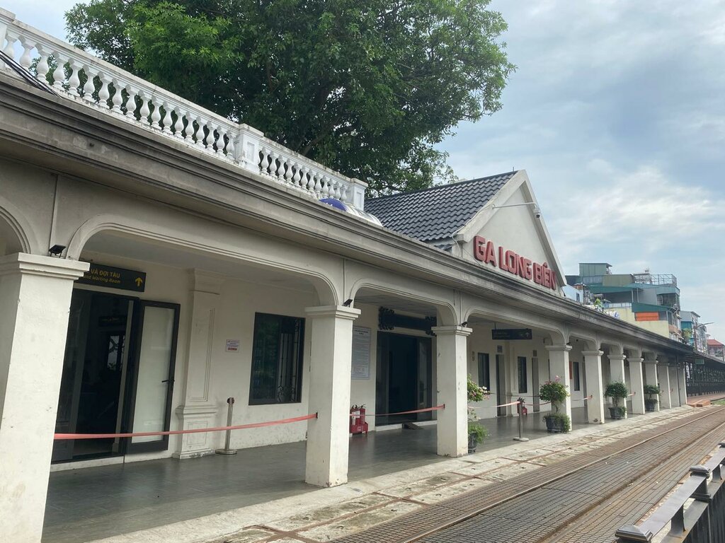 Tren istasyonu Ga Long Biên, Hanoi, foto