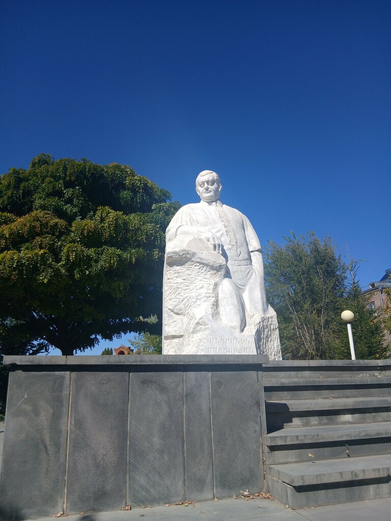 Anıt, heykel Monument of Andranik Markaryan, Aragatsotn, foto