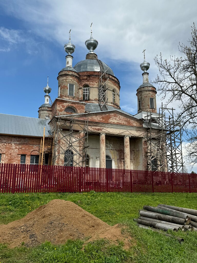 Ortodoks kiliseleri Tserkov Voskreseniya Slovushchego V Voskresenskom V Porechye, Yaroslavskaya oblastı, foto
