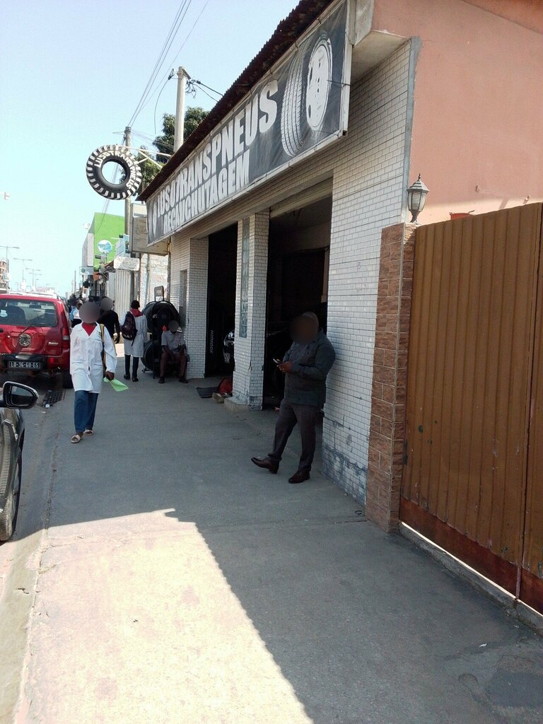 Jant ve lastikçiler Luso Tranpneus, Loanda, foto