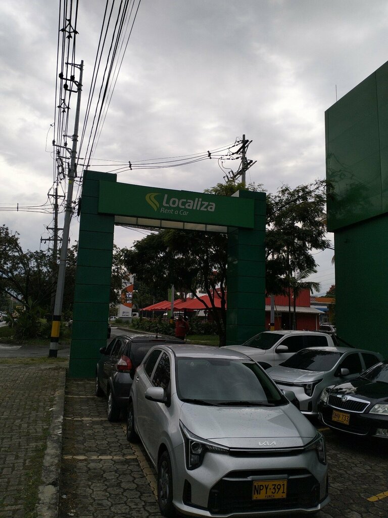 Oto kiralama Localiza Rent a Car Industriales, Medellin, foto