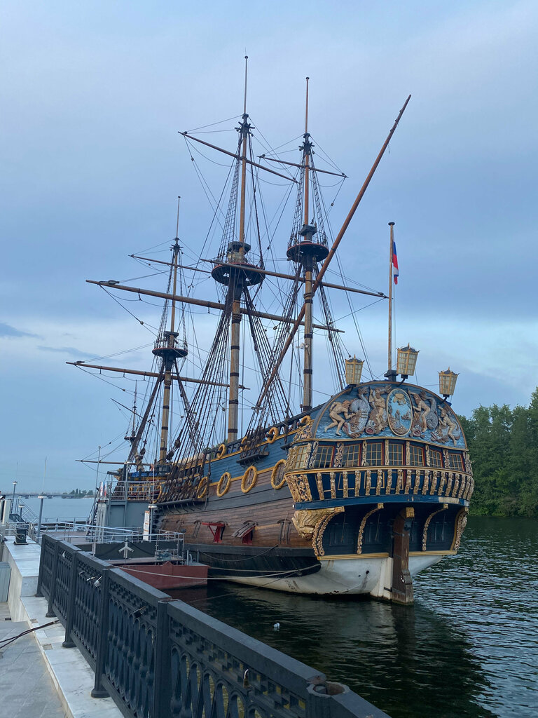 Dekorasyon ve süsleme, onur panosu Петровская набережная, Voronej, foto