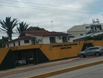 Automovil Club Boliviano (Santa Cruz de la Sierra, Distrito Municipal 2, Avenida Pedro Ribera Méndez), ortaokul  Santa‑Krus'tan