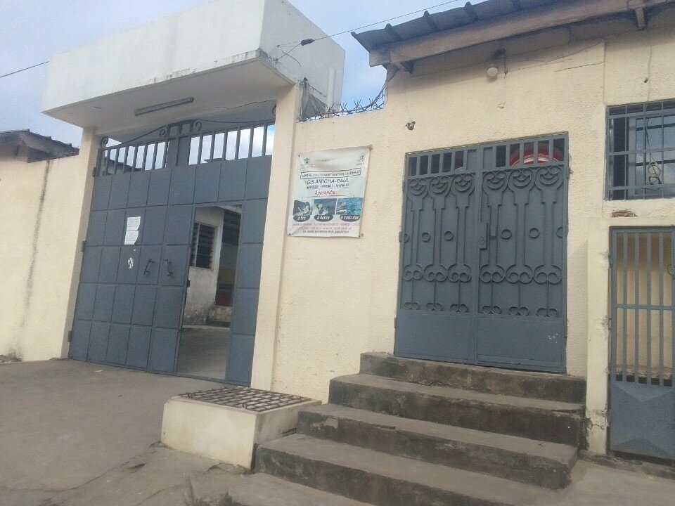 Ortaokul Amichia Paul College, Abican, foto