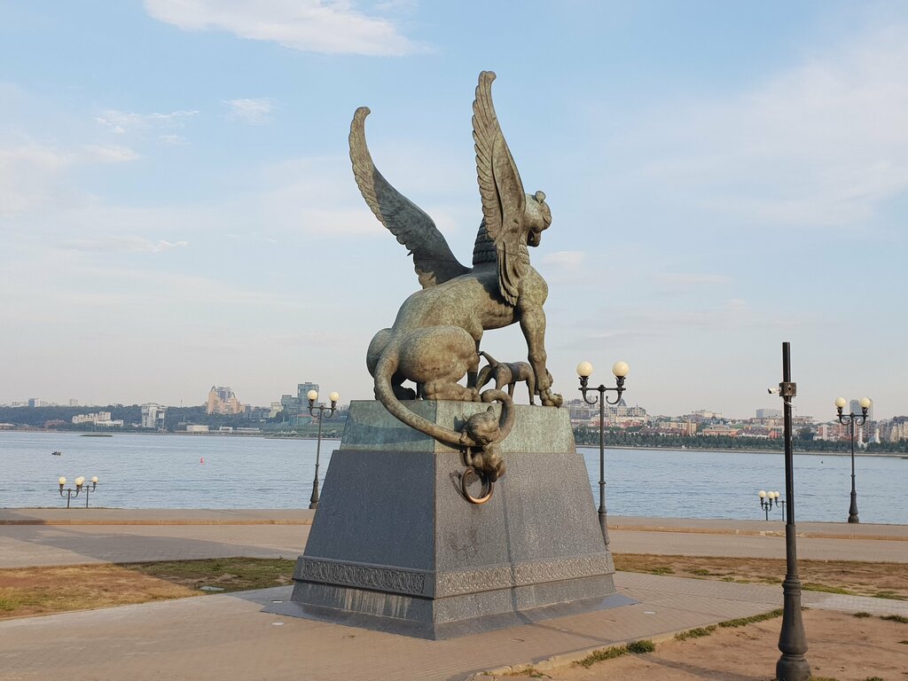 Park, sokak heykeli Крылатый барс, Kazan, foto