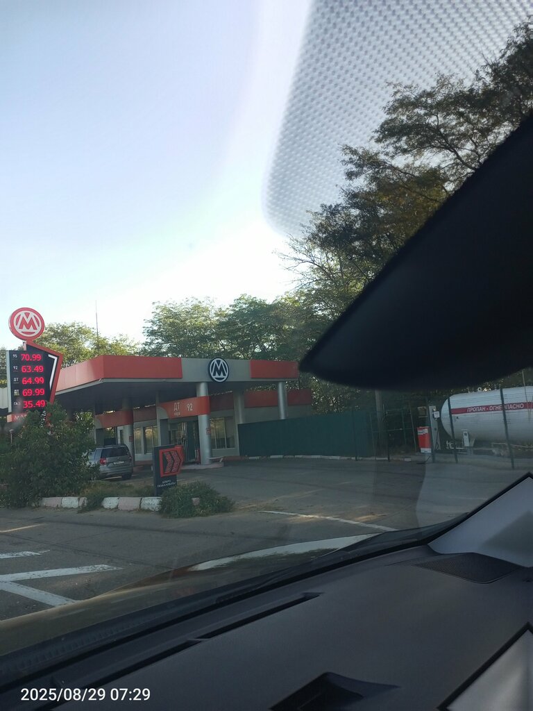 Benzin istasyonu Нефтетрейдер, Kırım Cumhuriyeti, foto