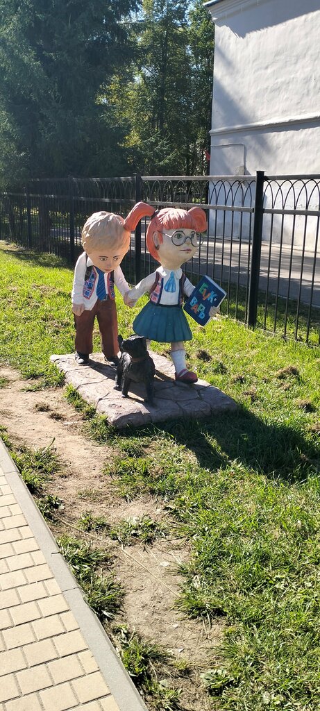 Park, sokak heykeli Тяга к знаниям, Lixoslavl, foto