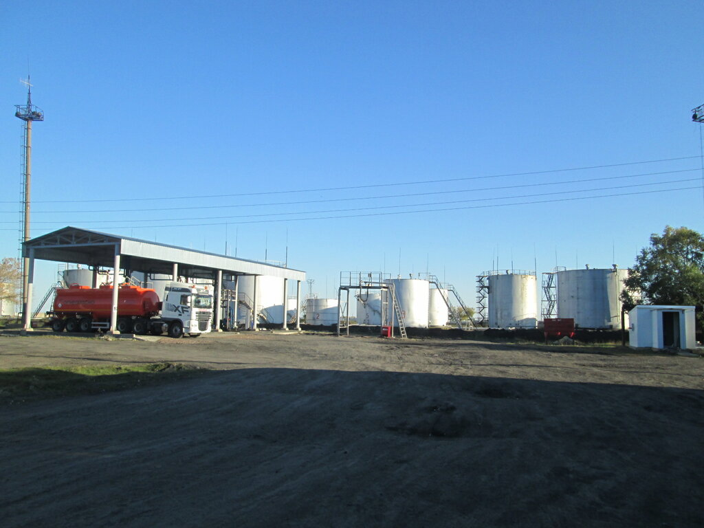 Petrol ürünleri üreticileri Shelf, Kuzey Kazakistan eyaleti, foto