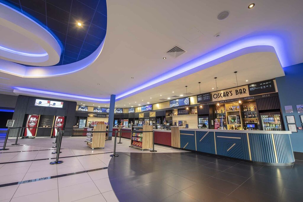 Kahve dükkanları Odeon Luxe Liverpool Switch Island, İngiltere, foto