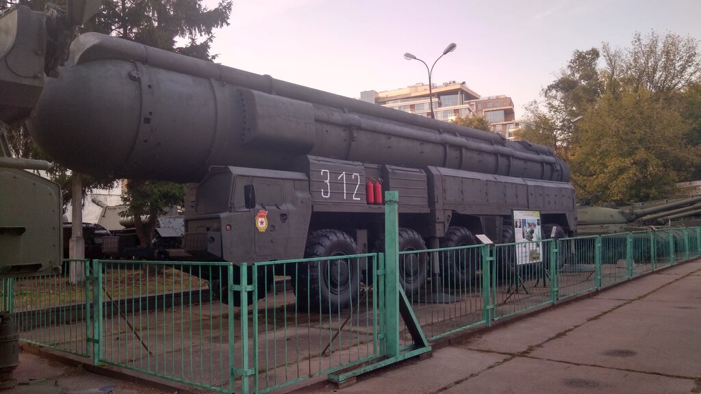 Teknoloji anıtı Грунтовый ракетный комплекс Пионер с ракетой РСД-10, SS-20, Moskova, foto