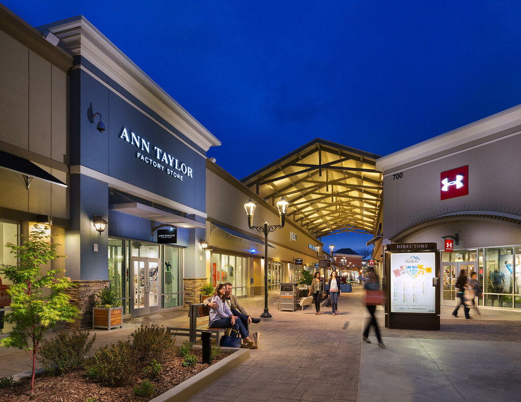 Alışveriş merkezleri Asheville Outlets, Kuzey Carolina Eyaleti, foto