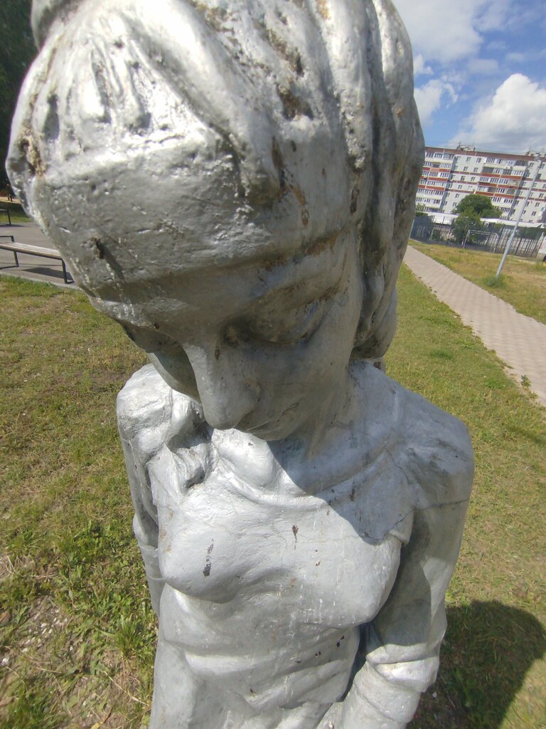 Park, sokak heykeli Девушка с собакой, Kazan, foto