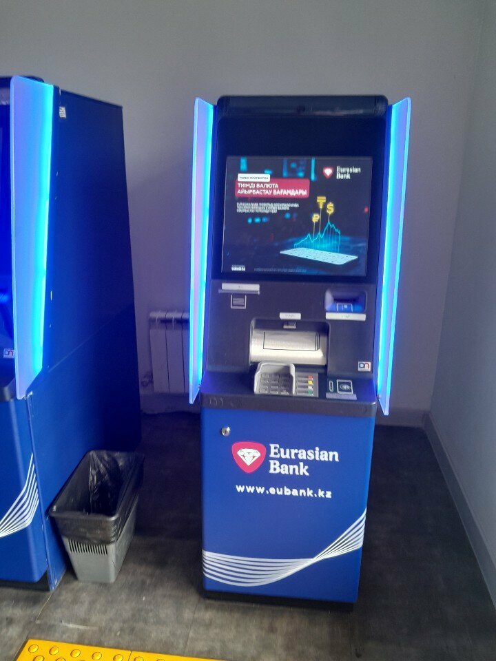 ATM'ler Eurasian Bank, Astana, foto