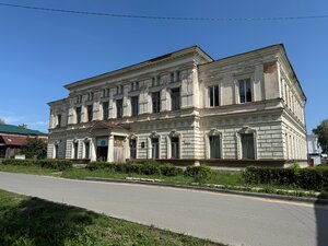 Уездная земская управа (Sovetskaya ulitsa No:1), turistik yerler  Sengiley'den