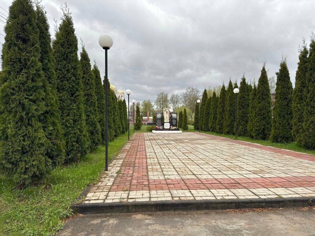 Anıt, heykel Скорбящий ангел, Dno, foto