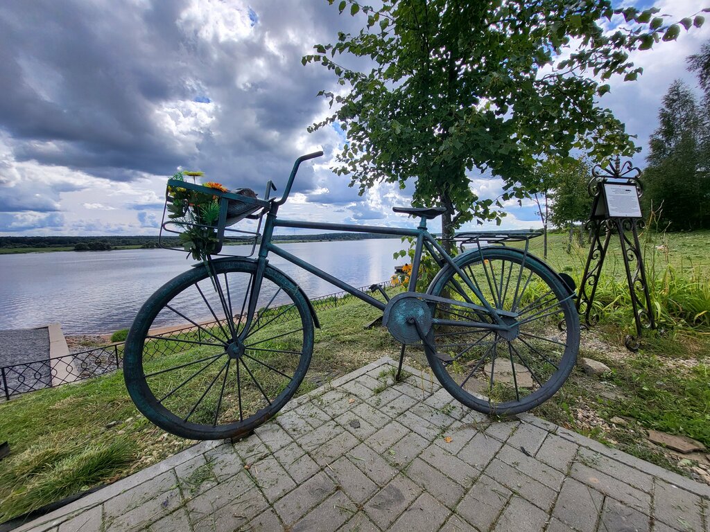 Park, sokak heykeli Велосипед с мышкой, Myşkin, foto