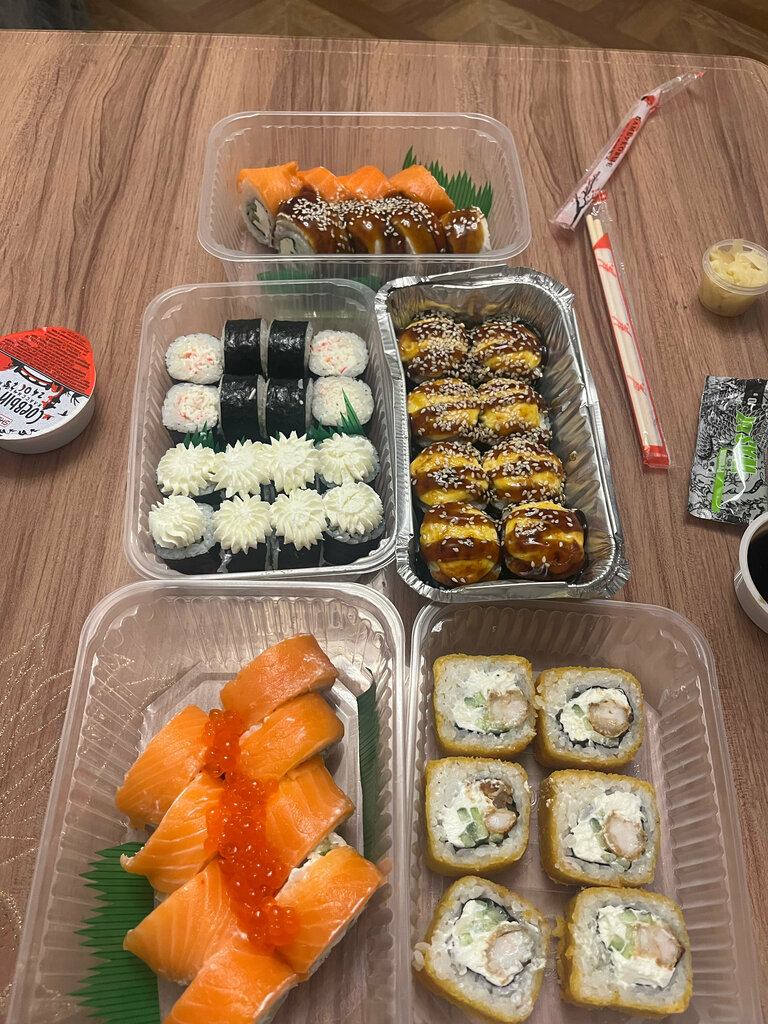 Suşi ve asya ürünleri Суши Кот, Çeliabinsk, foto