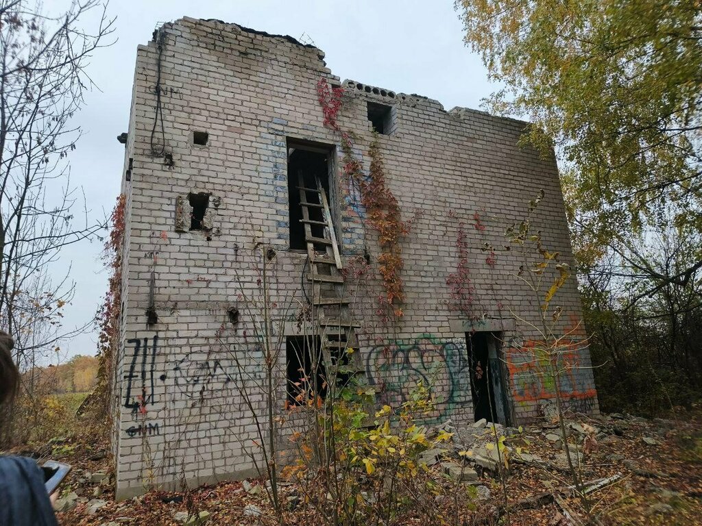 Unutulmaz olayların yeri Руины стационарной метеорологической радиолокационной станции МРЛС-2, Voronejskaya oblastı, foto