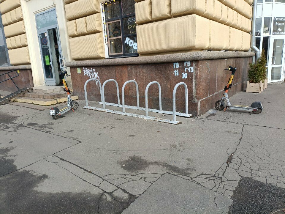 Bisiklet park yerleri Velosipednaya parkovka № 23002 Obshchezhitiye aspirantov Ran, Moskova, foto