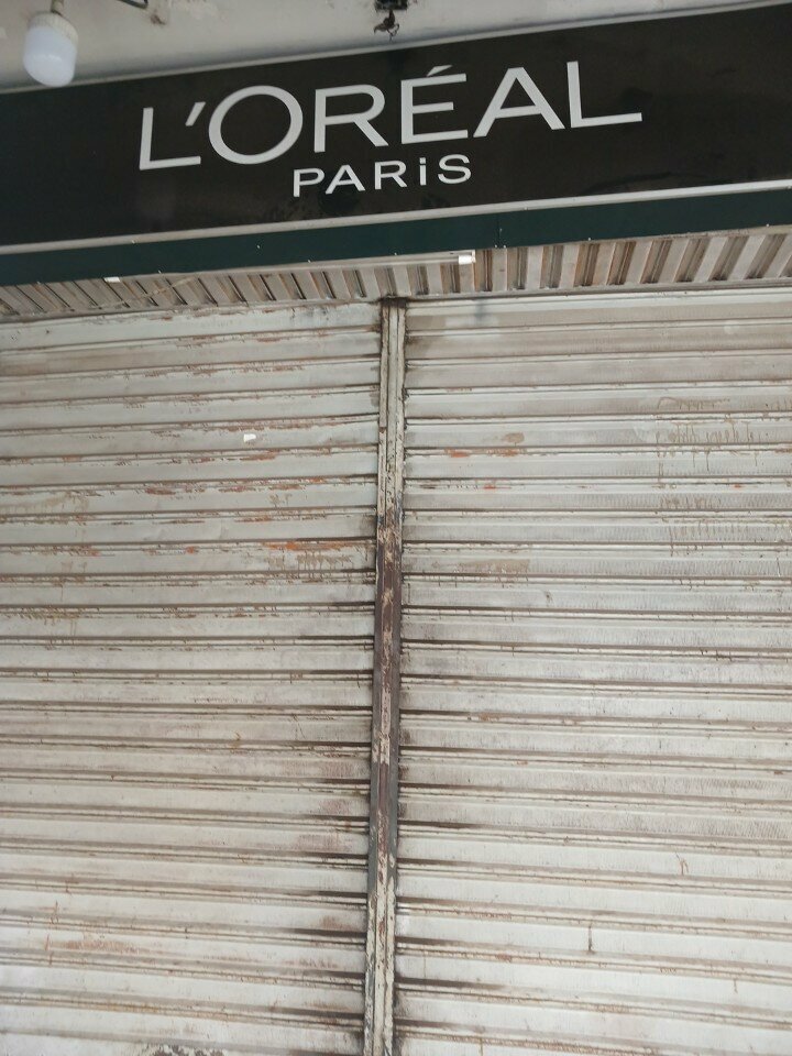 Kozmetik ve parfümeri mağazaları Loreal, Santa‑Krus, foto