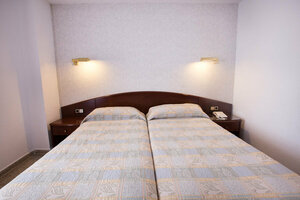 La Carolina (Comunidad Autònoma de Cataluña, Girona, Lloret de Mar, Calle Migdia), otel  Lloret De Mar'dan