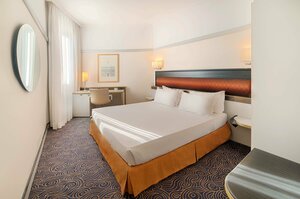 NH La Spezia (Liguria, La Spezia, Via 20 Settembre, 2), otel  La Spezia'dan