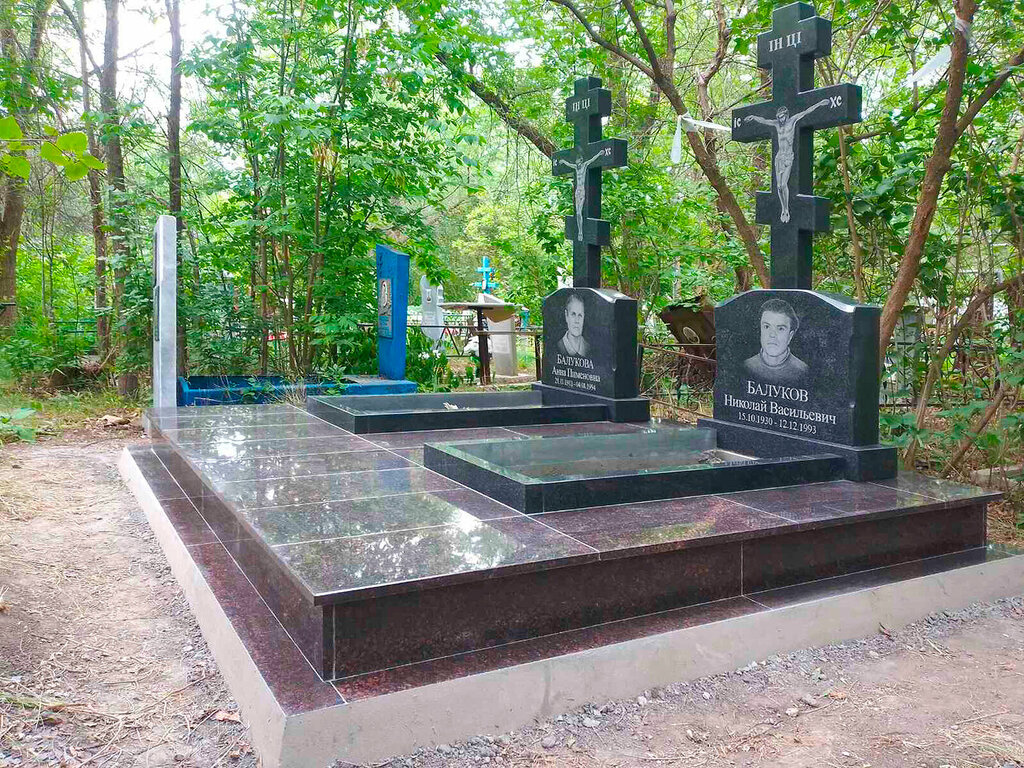 Heykel ve mezarlık taşı üreticileri Ламбрианов памятники, Samara, foto