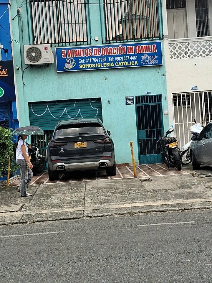 Dini dernekler Iglesia EN Familia, Cali, foto