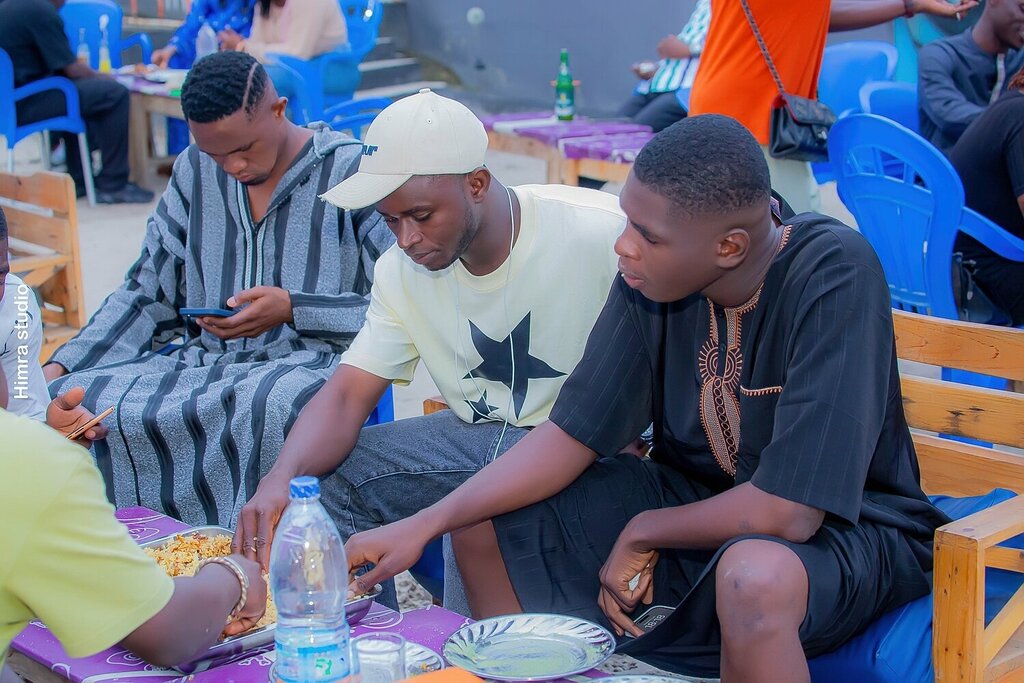 Restoran Riz Au Soumbara Chez Ousmane, Abican, foto