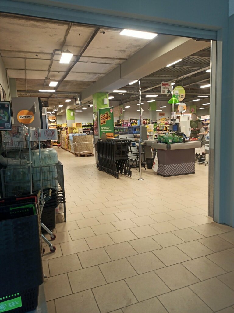 Süpermarket Pyatyorochka, Surgut, foto
