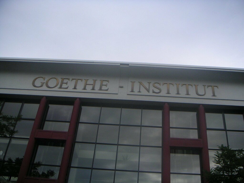 Toplu taşıma durağı Goethe-Institut, Münih, foto