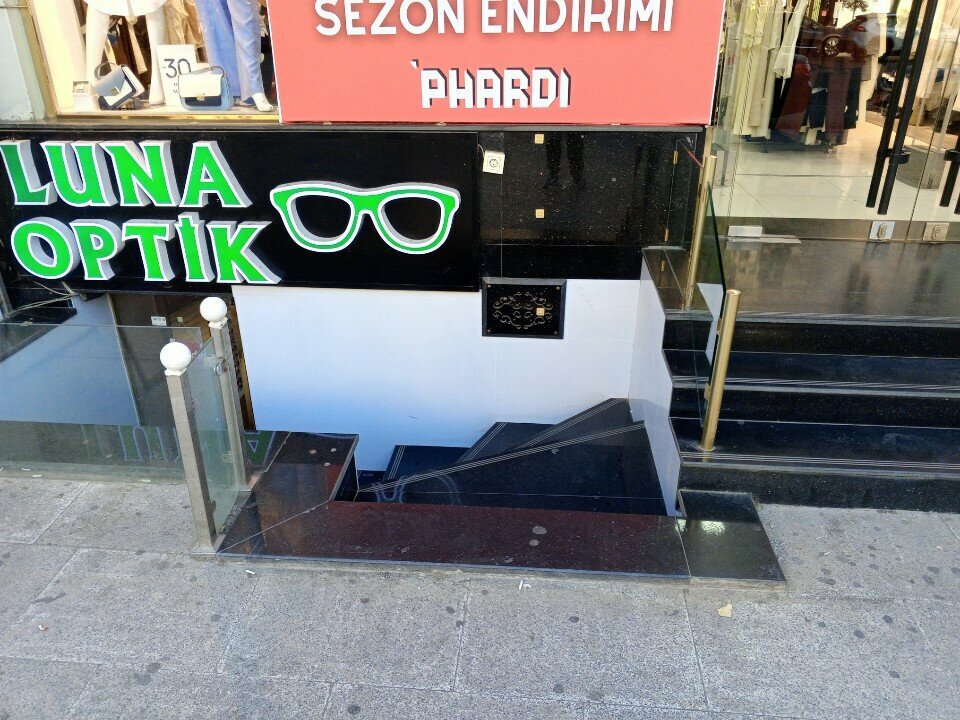 Optik Luna Optik, Bakü, foto