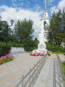 Павшим в боях за Родину в периоды Гражданской и Великой Отечественной войн (Sverdlovsk Region, Aramil), anıt, heykel  Aramil'den