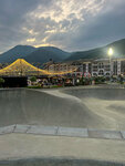 Skate park (Krasnodar Territory, Sochi Resort City Urban District, Esto-Sadok Village, ploshchad Olimpiytsev), kaykay parkı  Soçi'den