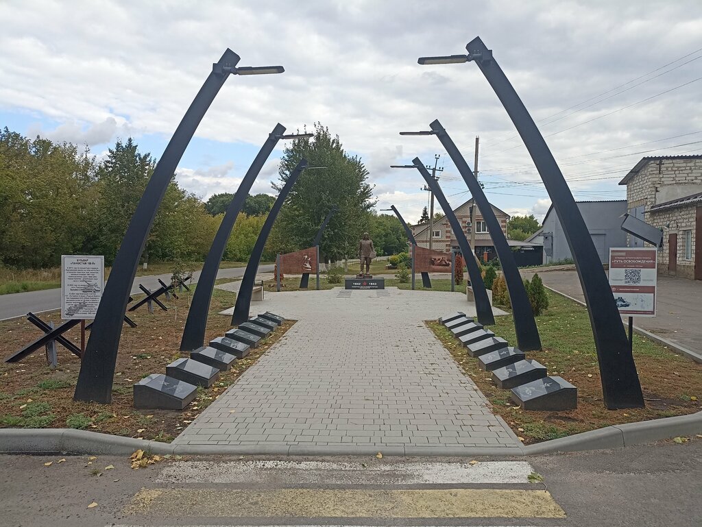 Anıt, heykel Танкистам-освободителям, Voronejskaya oblastı, foto