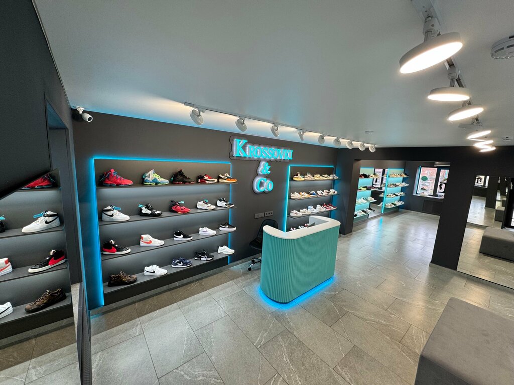 Ayakkabı mağazaları Krossovki&Co, Vladivostok, foto