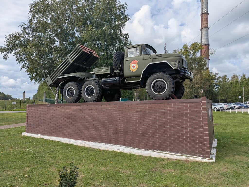 Teknoloji anıtı Монумент реактивной системе залпового огня Град, Solikamsk, foto