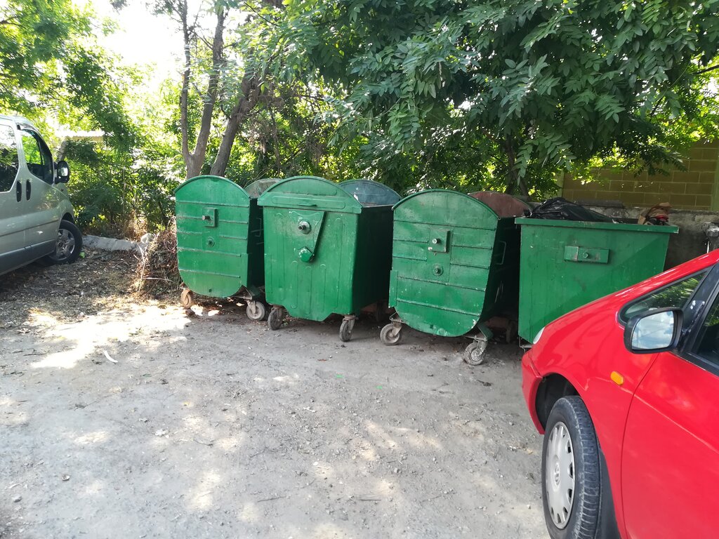 Çöp alanları Trash and garbage disposal area, Kırım Cumhuriyeti, foto