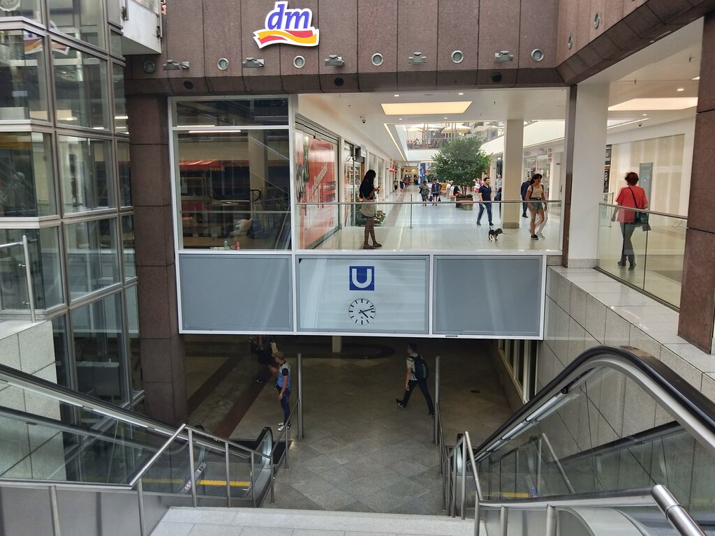 Hızlı ulaşım istasyonu Nordwestzentrum, Frankfurt am Main, foto