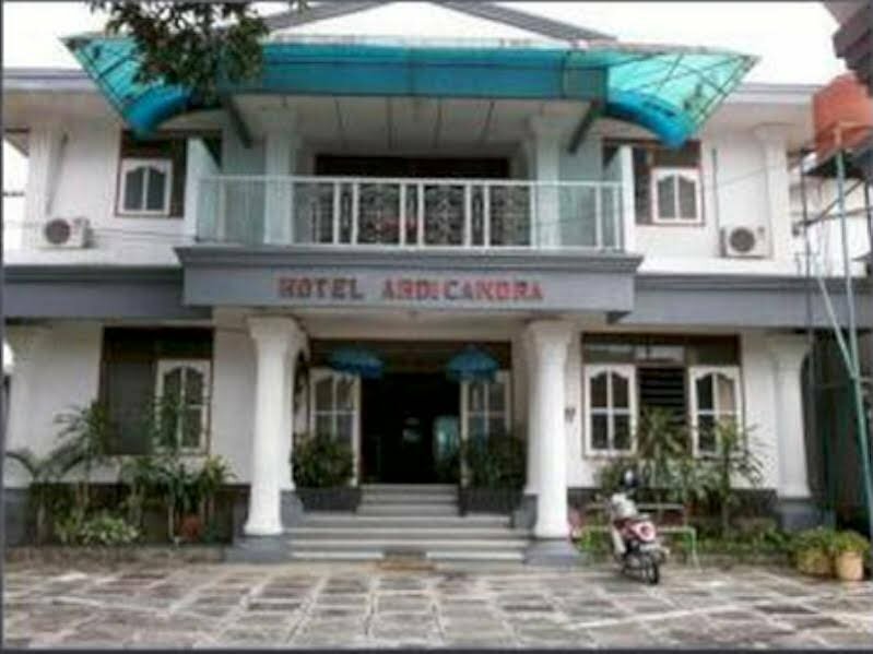 Otel Hotel Ardicandra by RedDoorz, Jember, foto