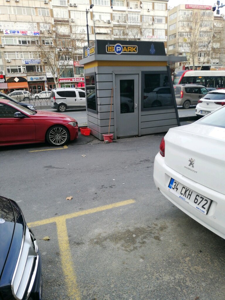 Otoparklar İspark - Millet Caddesi Açık Otoparkı, İstanbul, foto