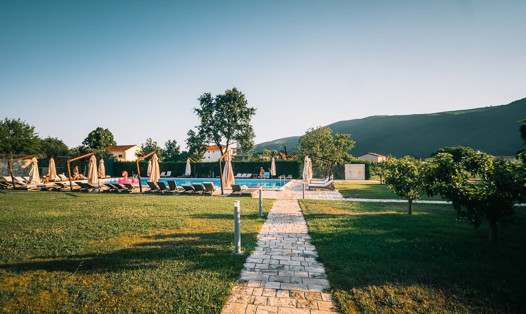 Yazlık yerleşim Private town Lastva Montenegro, Dünya, foto