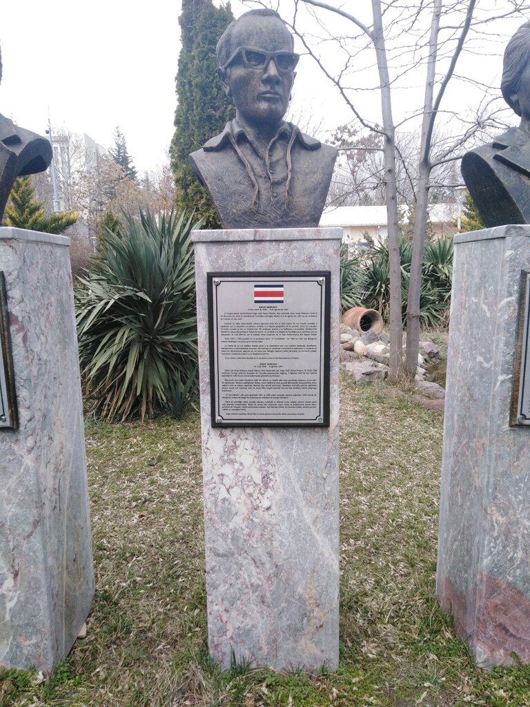 Park, sokak heykeli Jorge Debravo Anıtı, Ankara, foto