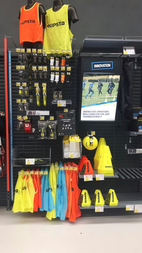 Fitness ve spor ekipmanı firmaları Decathlon Ingolstadt, Bavyera, foto