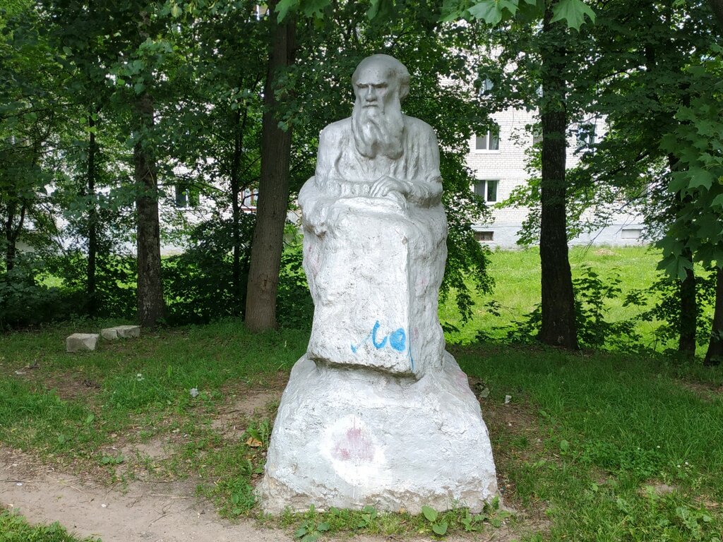 Anıt, heykel Л.Н. Толстой, Vitebsk, foto
